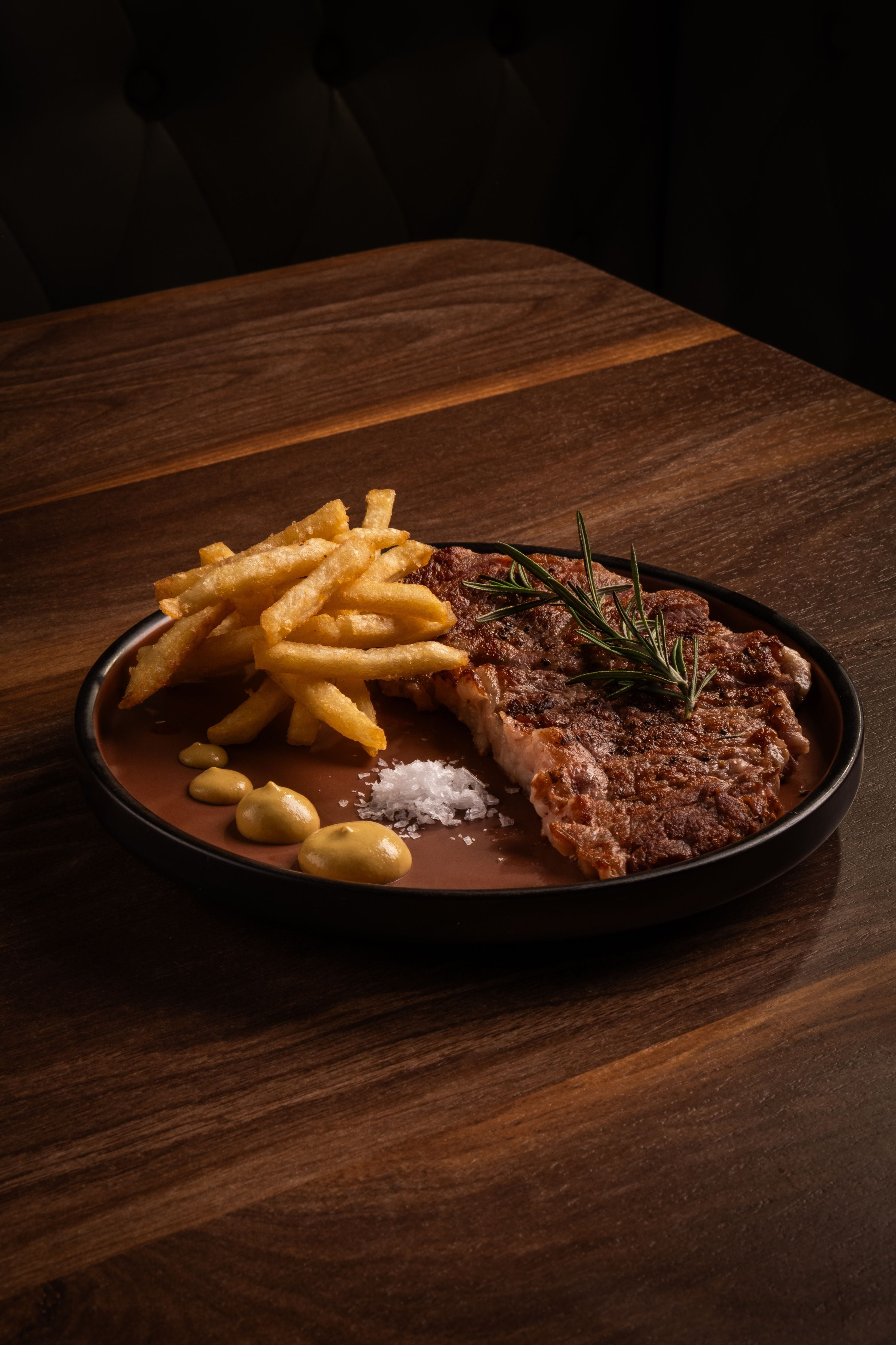 Taylor Adam: Speakeasy Bar in Raffles Place, Singapore