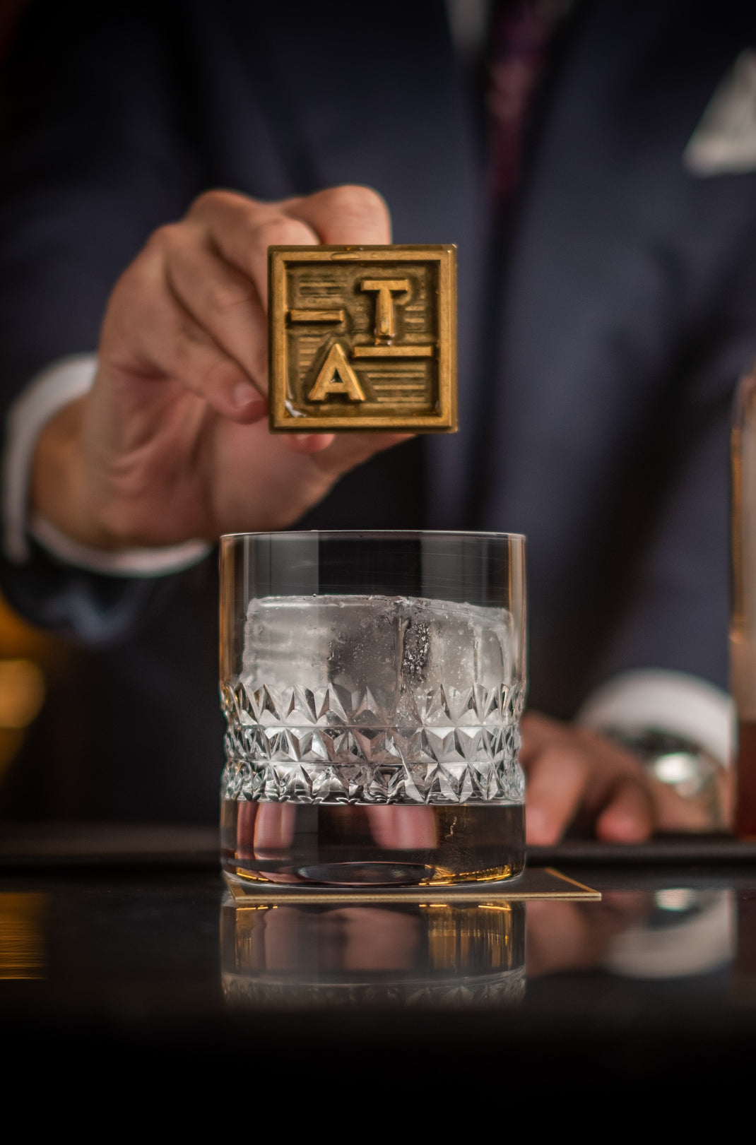 Taylor Adam: Speakeasy Bar in Raffles Place, Singapore